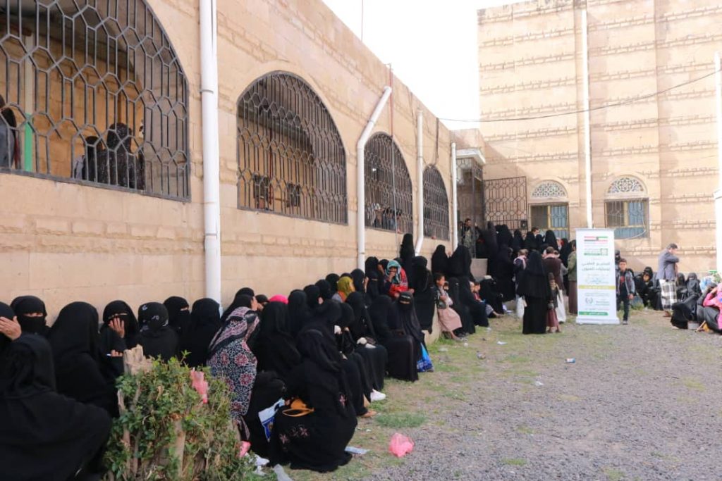 HYAC implements the eye medical camp project in Ibb governorate for 440 ...